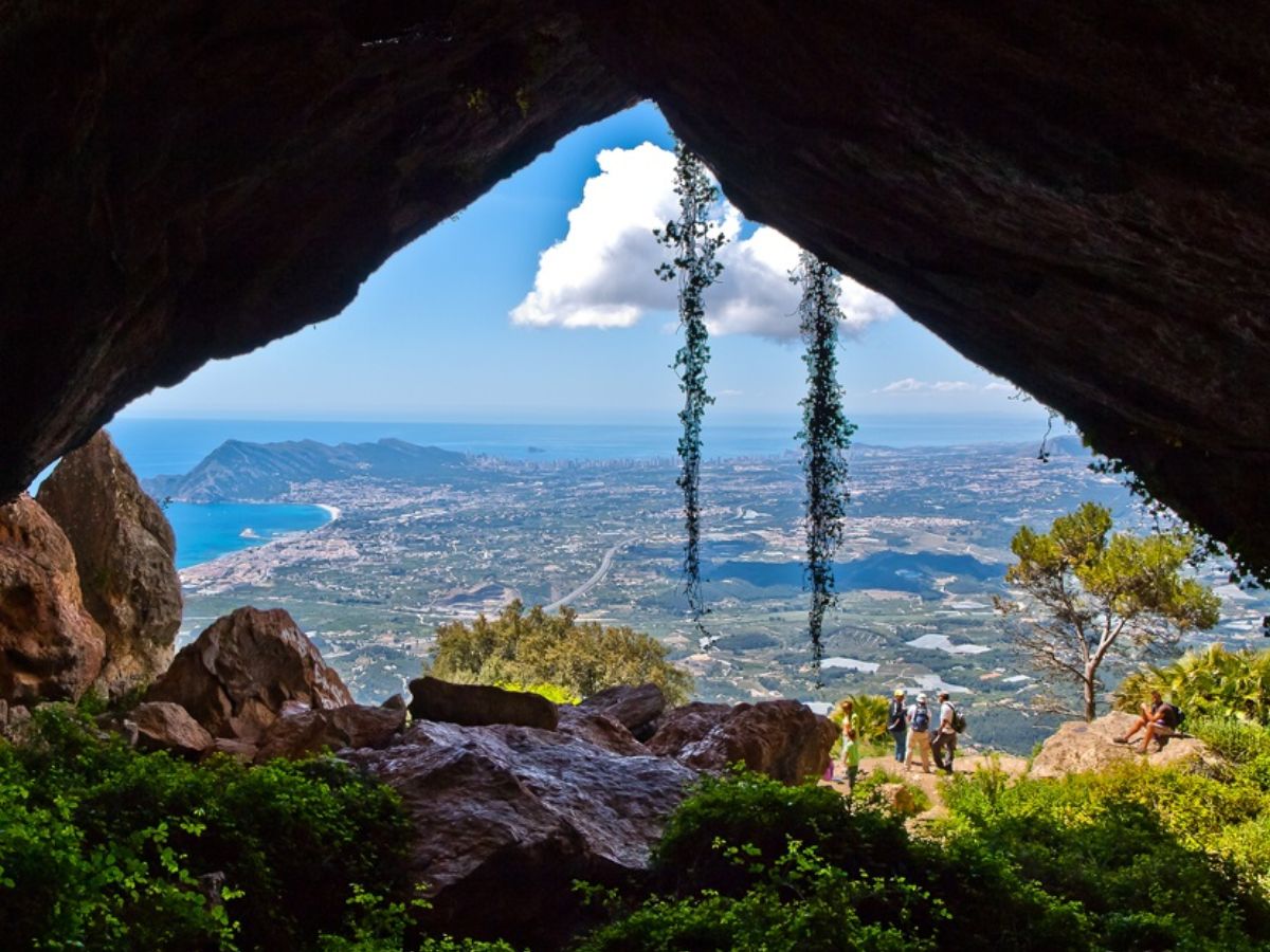 Forat de Bernia: Senderismo y Relax en Hotel Mardenit